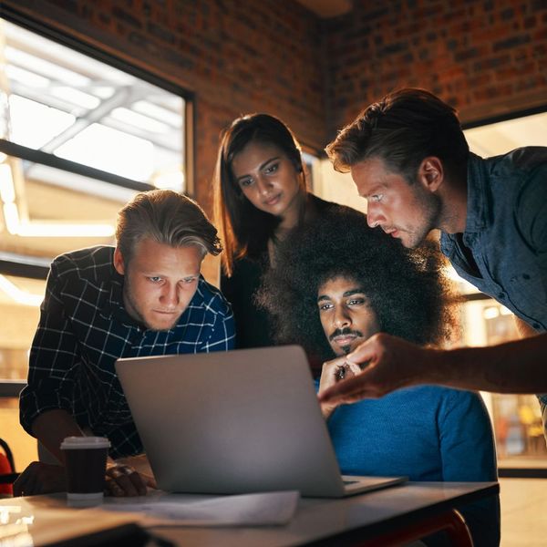 How to Create Successful Ambassador Programs [Step-by-Step Guide]